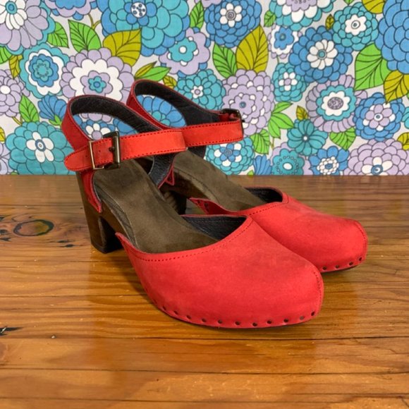 vialis | Shoes | Like New Vialis Heeled Strappy Red Sandal Clogs Size ...